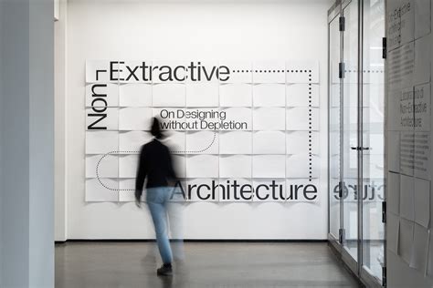 Non Extractive Architecture