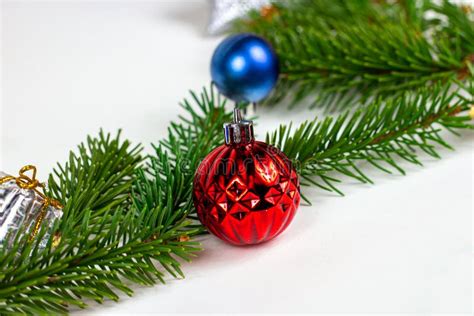 Nieuwjaar En Kerstversiering Met Groene Boomtakken En Blauwe En