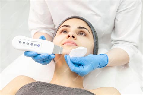 Premium Photo Procedure Of Ultrasonic Cavitation Facial Peeling Skin