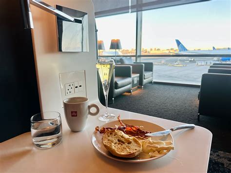 Review United Polaris Lounge Newark Ewr