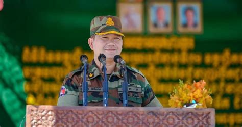 ឧត្តមសេនីយ៍ឯក ហ៊ុន ម៉ាណែត អញ្ជើញចូលរួមក្នុងពិធីបិទវគ្គហ្វឹកហ្វឺនជំនាញឆត្រយោងជំនាន់ទី៣១