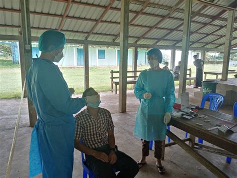 ပလောက်မြို့၊ ဘုရင့်တောင်ကျေးရွာရှိ ဒေသခံ ကရင်တိုင်းရင်းသားလူမျိုးမ