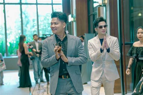 ឧកញ៉ា ព្រាប សុវត្ថិ សប្បាយរីករាយរាំកណ្តាលវេទិកាជាមួយបទដំបូងរបស់កូនប្រុសចូលផលិតកម្ម Galaxy Navatra