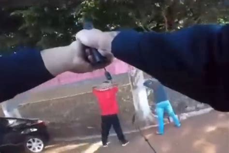 Dupla em estacionamento é presa com arma escondida no painel de carro Metrópoles