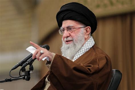 تذکر مهم رهبر انقلاب به قاریان قرآن درباره نوع پوشش و لباس ماجرای شرط
