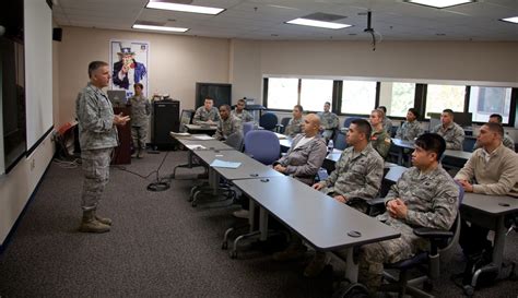 무료 이미지 병사 육군 훈련 통신 일 군대 조직 제도 법 집행 직원 무관 군인 3300x1907 464935 무료 이미지 Pxhere