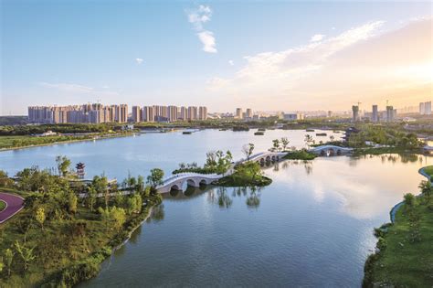 南县凤栖湖南县县城大山谷图库