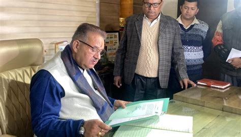 उद्यान निदेशालय पर मंत्री गणेश जोशी का छापा गैरहाजिर अधिकारी का एक दिन