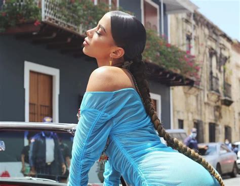 Internet quebra foto sensual de Anitta confira Super Rádio Tupi
