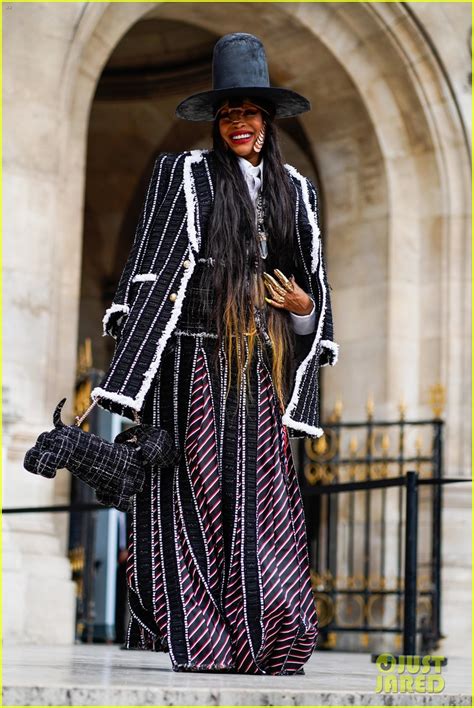 Erykah Badu Wears Block Heeled Shoes For Thom Brownes Paris Fashion