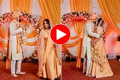 Bride Groom Video जयमाला के दौरान दुल्हन की हरकत पर चिढ़ गया दूल्हा