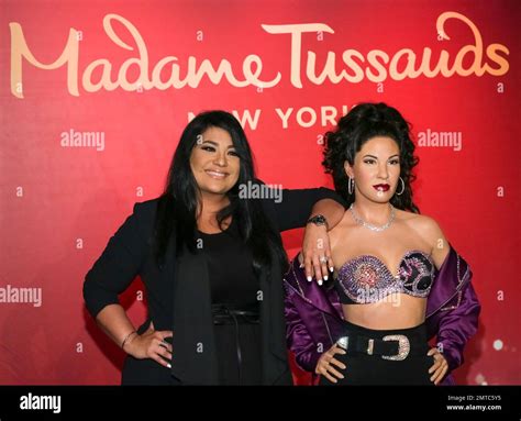 Suzette Quintanilla Left Poses With Her Sister Selena Quintanillas