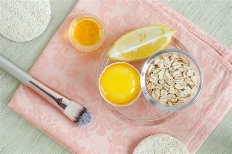 오트밀 생 계란 레몬 및 올리브 오일diy 얼굴과 헤어 마스크 스크럽 및 보습제를 준비 하기 위한 재료 홈메이드 뷰티 트리트먼트