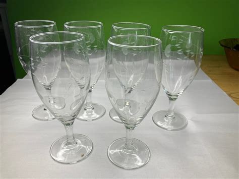 Vintage Clear Etched Large Wine Glasses With Gorgeous Design And Shape