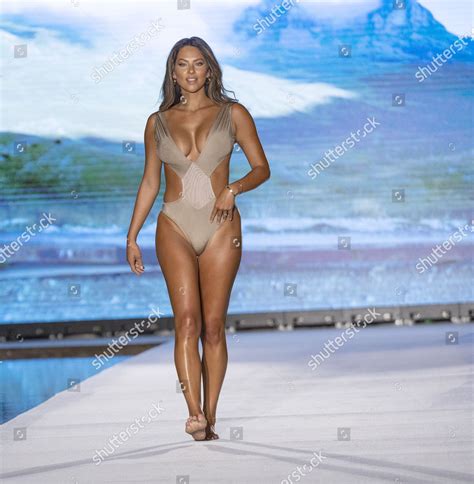 2022 Sports Illustrated Swimsuit Wallpaper