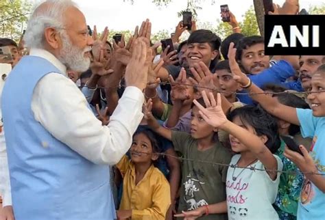 Supriya Shrinate On Twitter Headline Pm मोदी कर्नाटक में बच्चों से