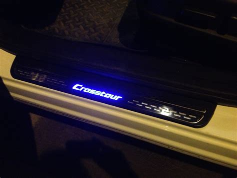 светящиеся накладки на пороги — Honda Crosstour, 3,5 л, 2011 года ...