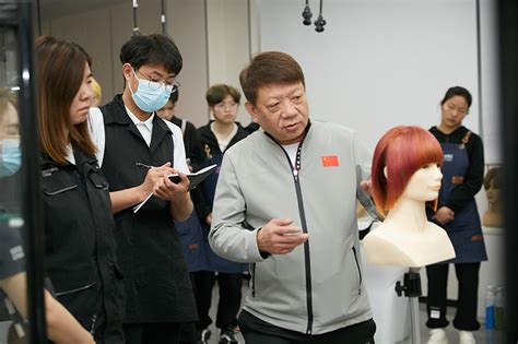 世赛基地｜我校获第47届世界技能大赛美发项目中国集训基地授牌 「成都欧曼谛技工学校」学化妆美容美发美甲美睫培训的学校哪家好