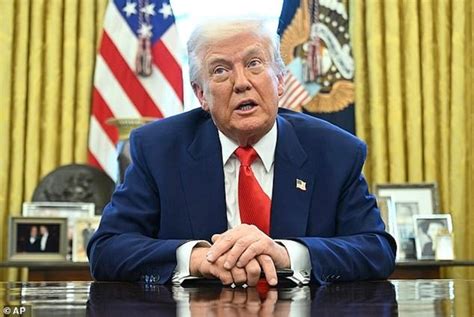 Ông Trump Cảnh Báo Tấn Công Quân Sự Nếu Iran Không Từ Bỏ Tham Vọng Hạt Nhân