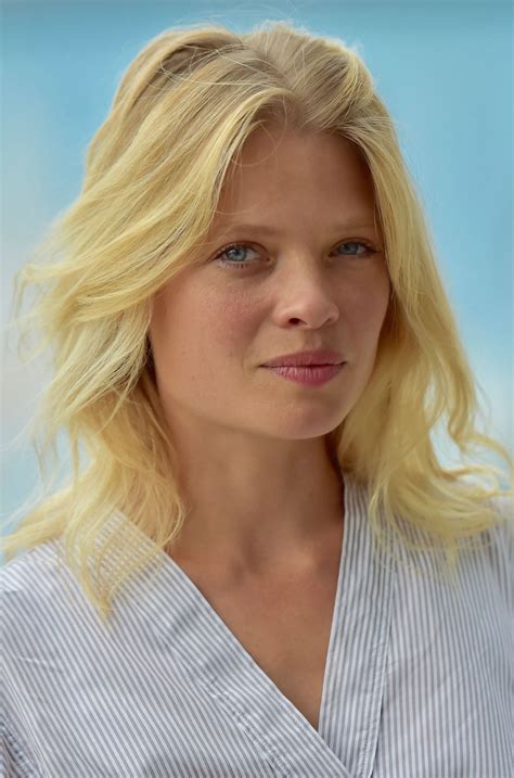 Melanie Thierry Les 15 Beauty Looks Cultes De Mélanie Thierry Grazia Popular Melanie