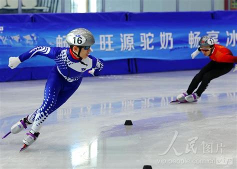 新疆：第一届“冰雪丝路 中国雪都”环阿尔泰山冬季运动会（福海站）收官 人民图片网