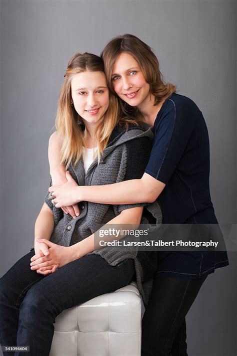 Taissa Farmiga Og Vera Farmiga Foreldre