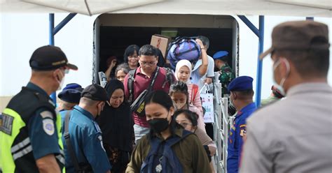 Arus Mudik Lebaran Melonjak Ribuan Penumpang Padati Pelabuhan Di Batam