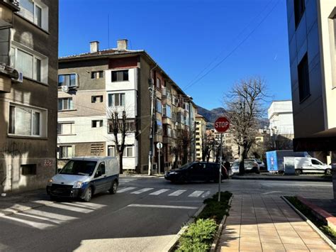 От последните минути Две коли се удариха на кръстовище във Враца снимки