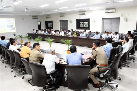 मंडलायुक्त एवं पुलिस उप महानिदेशक की संयुक्त अध्यक्षता में महाकुंभ 2025