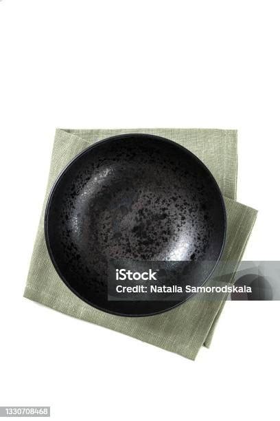 흰색 박지에 빈 고립 된 검은 접시 컷아웃에 대한 스톡 사진 및 기타 이미지 컷아웃 냅킨 회색 Istock