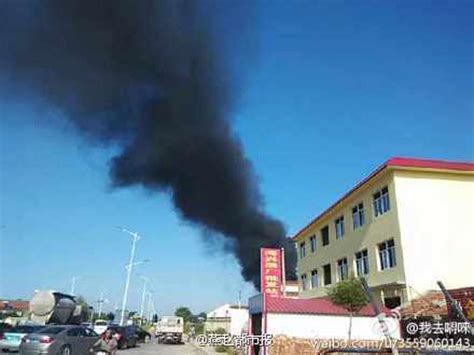 探险家火山口实拍岩浆翻滚壮景 防护服被烧破【8】 图片频道 人民网