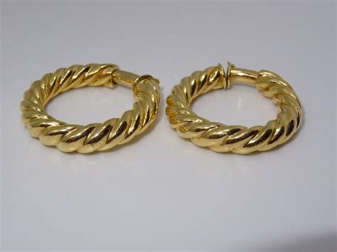 Une paire de boucles d oreilles créoles torsadées en or jaune diamètre mm Epaisseur