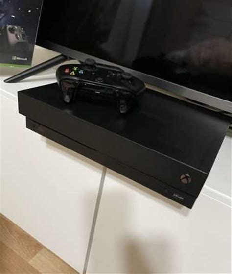 Игровая приставка Microsoft Xbox One X 1Tb | Festima.Ru – частные ...