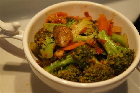 【西兰花炒肉的做法步骤图，西兰花炒肉怎么做好吃】寒落草下厨房