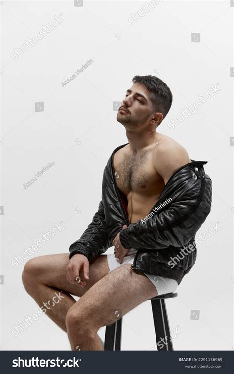 768 男裸半身 图片库存照片和矢量图 Shutterstock