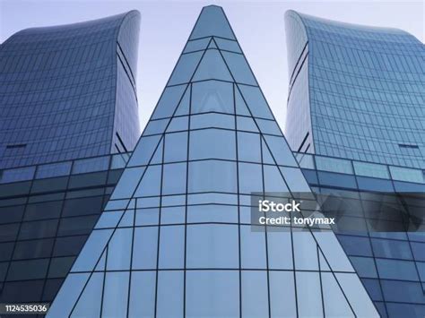 컴퓨터 구조 유약으로 고층 빌딩의 그래픽 이미지입니다 현대 건축의 현실적인 비록 언리얼 개체입니다 0명에 대한 스톡 사진 및 기타 이미지 Istock