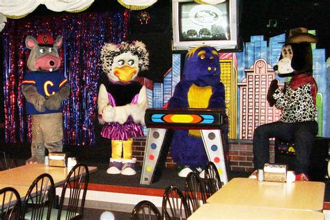 Photos Of Chuck E Cheeses Animatronic Characters Through The Years