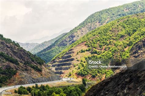 화창한 여름 날에 아름다운 산 풍경 몬테네그로 알바니아 디나릭 알프스 발칸 반도 엽서 배너 포스터 포스터 전단지 카드에 사용 0명에 대한 스톡 사진 및 기타 이미지 Istock