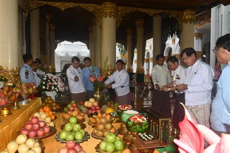 ရန်ကုန်တိုင်းဒေသကြီးဝန်ကြီးချုပ် ဦးစိုးသိန်း ရွှေတိဂုံစေတီတော်မြတ်ကြီး