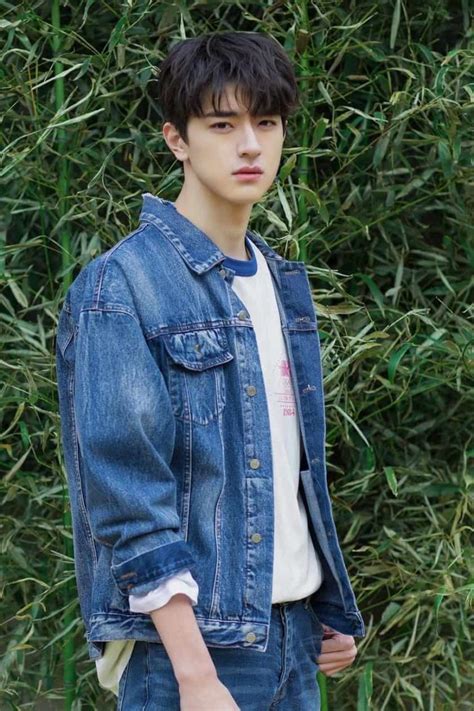 Lin Yi Biodata Profil Fakta Agama Umur Pacar Karier