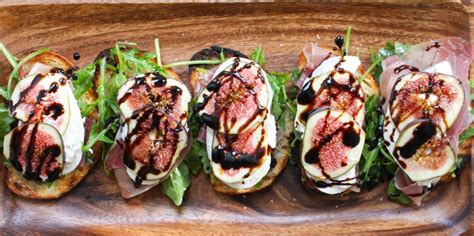 Grilled Crostini With Burrata Figs And Prosciutto