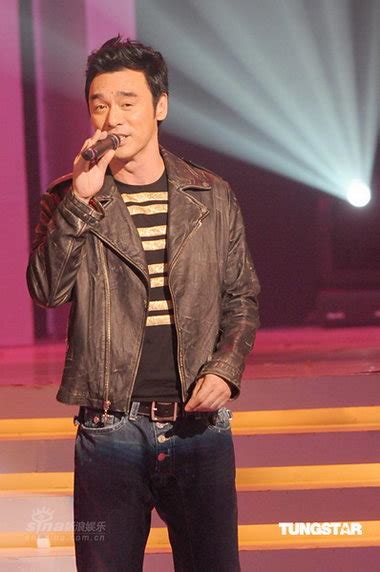 组图：李克勤钟镇涛杨宗纬为《劲歌金曲》录影影音娱乐新浪网