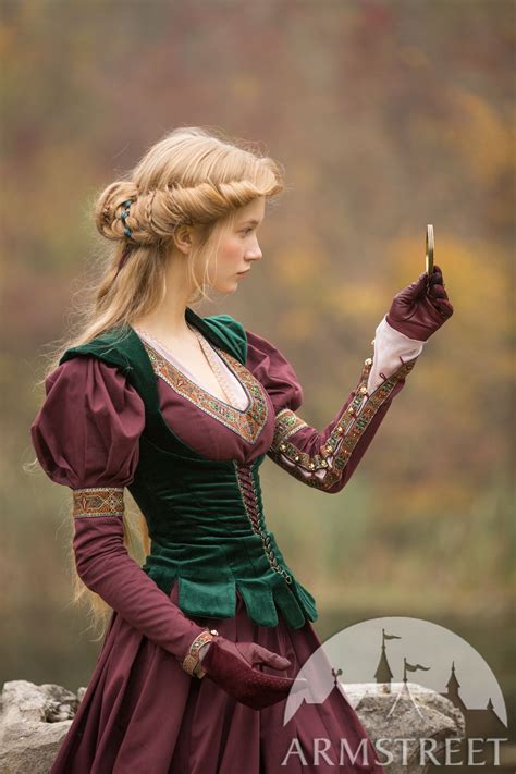 Medieval Bard Clothing