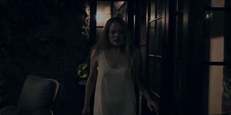 Nude Video Celebs Elisabeth Moss Sexy Alexis Bledel Sexy The Handmaids Tale S01e01 04 2017