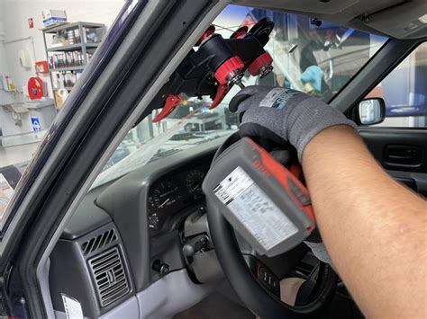 Professionals Replaced My Jeeps Damaged Windshield In About 15 Hours