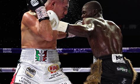 Abel Mina denuncia robo descarado en su pelea en México