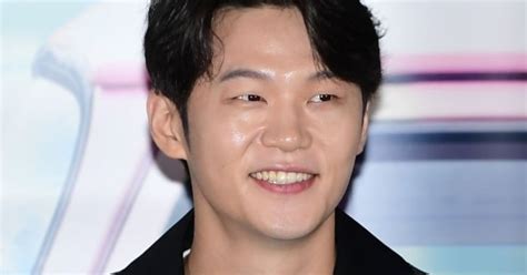 포토 이학주 부부의 세계 본 사람은 무서운 미소