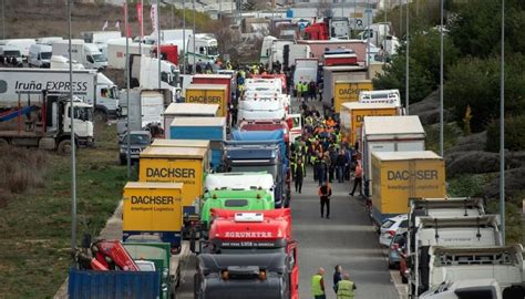Transportistas en España iniciaron un paro indefinido El Nuevo Siglo