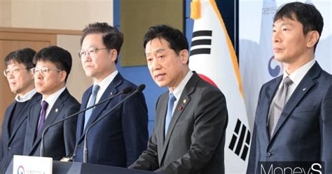 머니s포토 태영건설 워크아웃 신청 대응방안 금융당국 입장 전하는 김주현