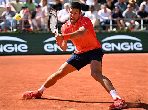 Novak Djokovic Breaks Rafael Nadals Record Eases Into French Open